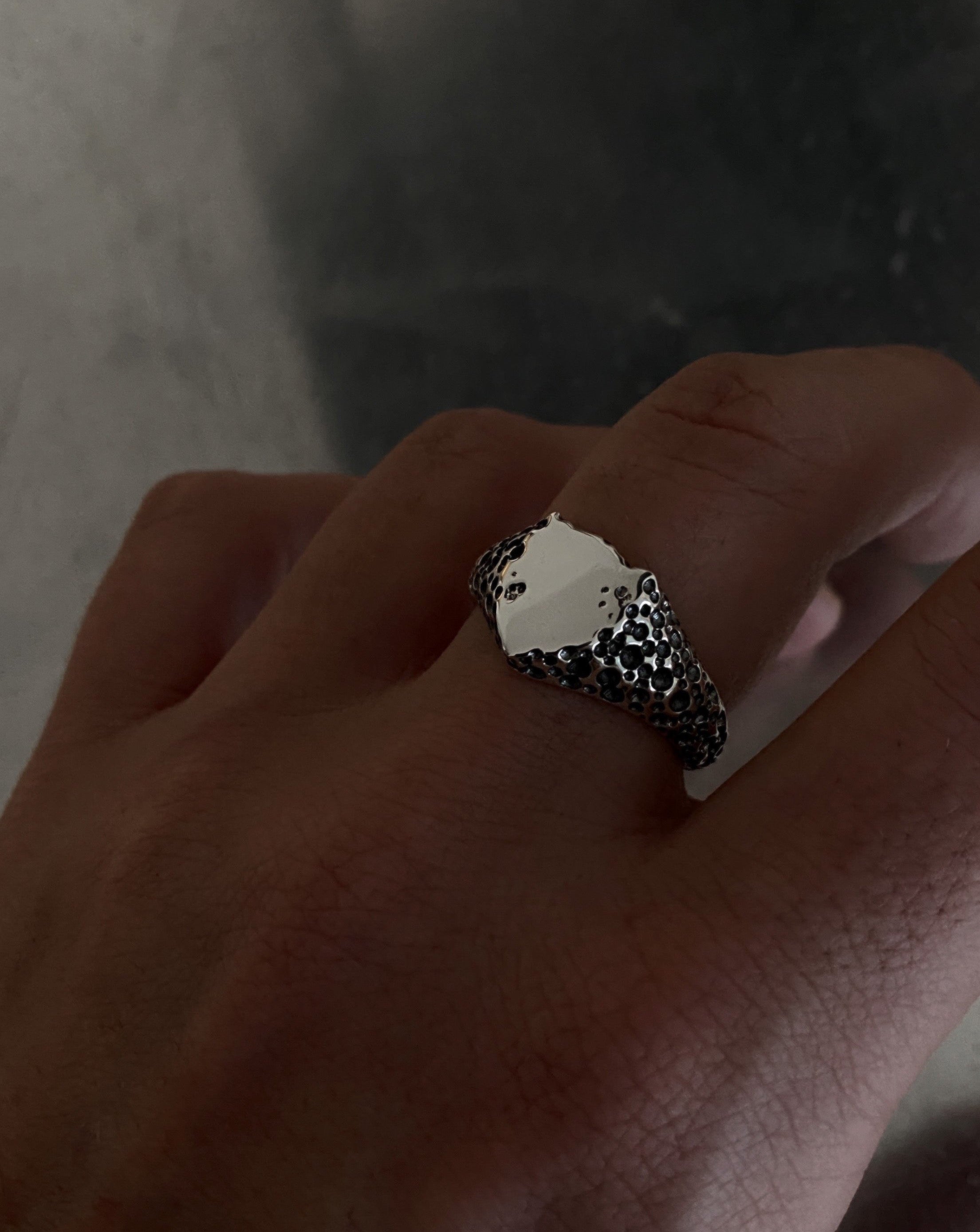 POMPEII .925 ASH BURNED SHIELD RING – LOVE FOR C/O®